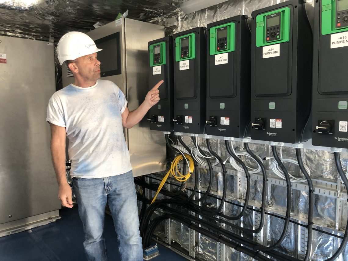 Klar med 30.000 kubikkmeters lukket merd: – Den skal slepes over helgen ...