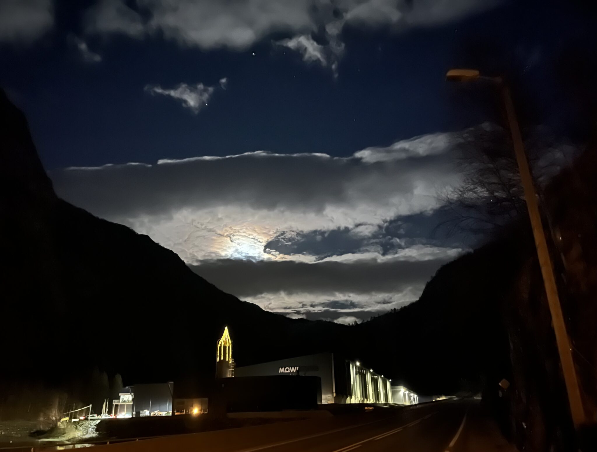 Bildene fra åpningsfesten: – Jeg vil ikke ødelegge festen med eder og galle, det kan vi ta ...