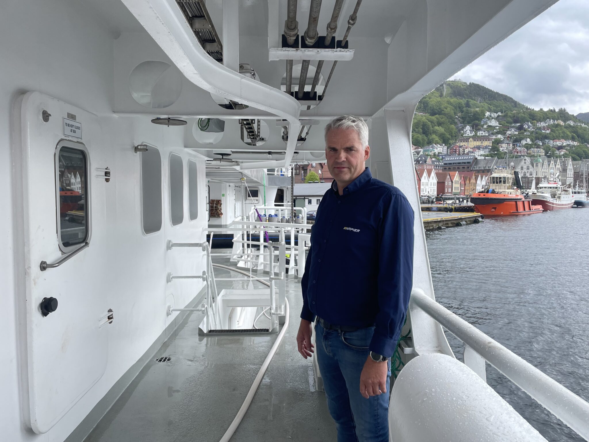 Verdens største bløggebåt på visitt i Bergen: – Laster 200 tonn i timen | iLaks