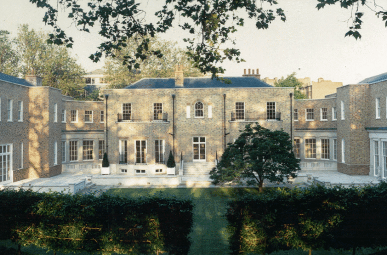 Fredriksen vil selge herregården The Old Rectory. Prisforlangende? Minst 2,7 milliarder kroner ...