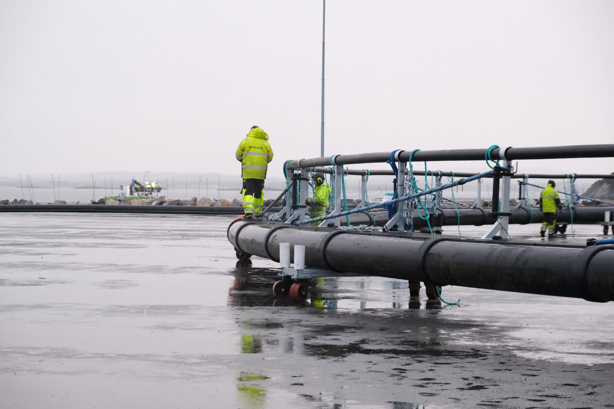 200 timer med sveising og slit – på Frøya bygger Scale AQ flytekrager ...